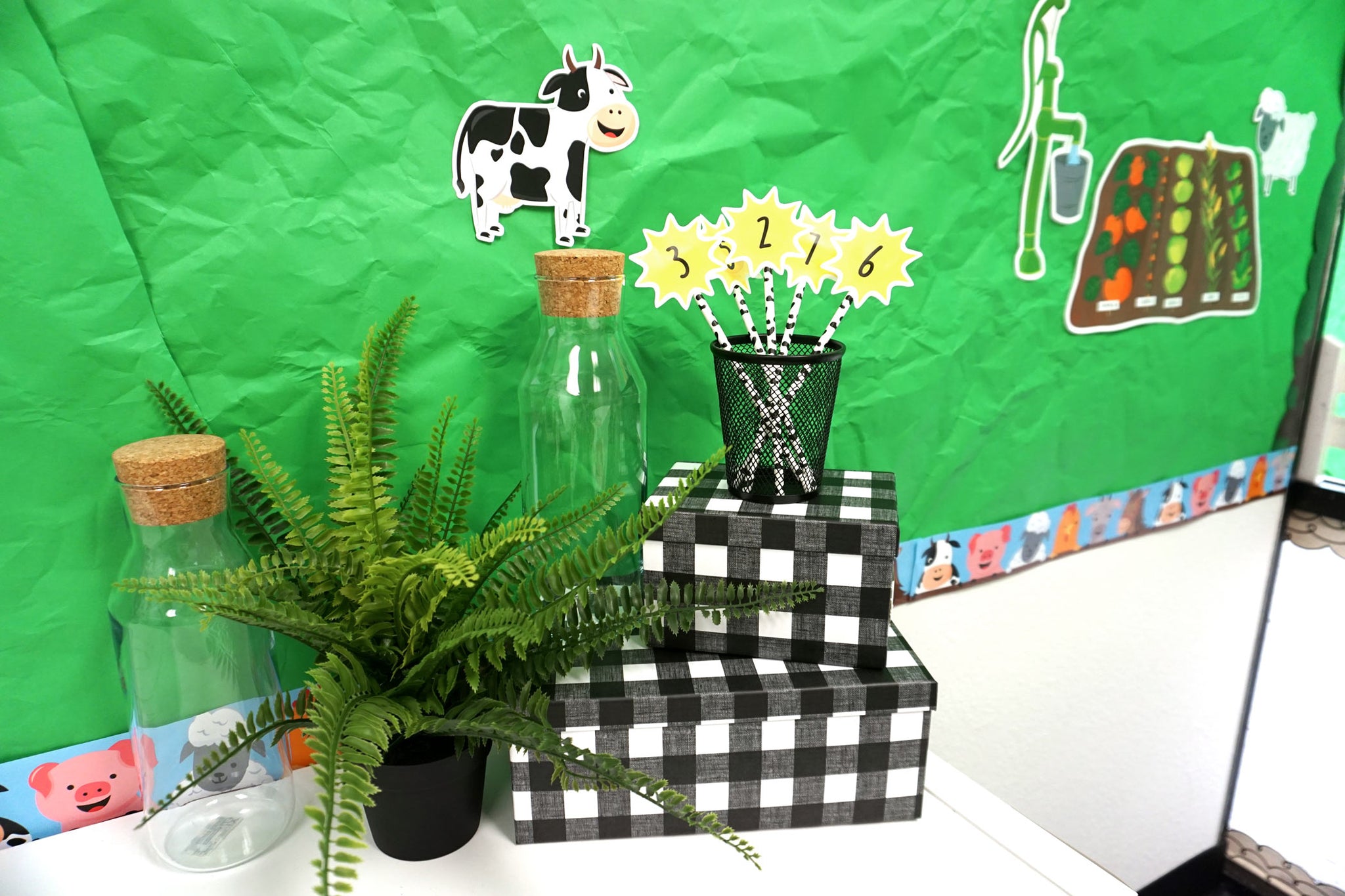 Farm Faces EZ Border (Core Decor) – Creative Teaching Press